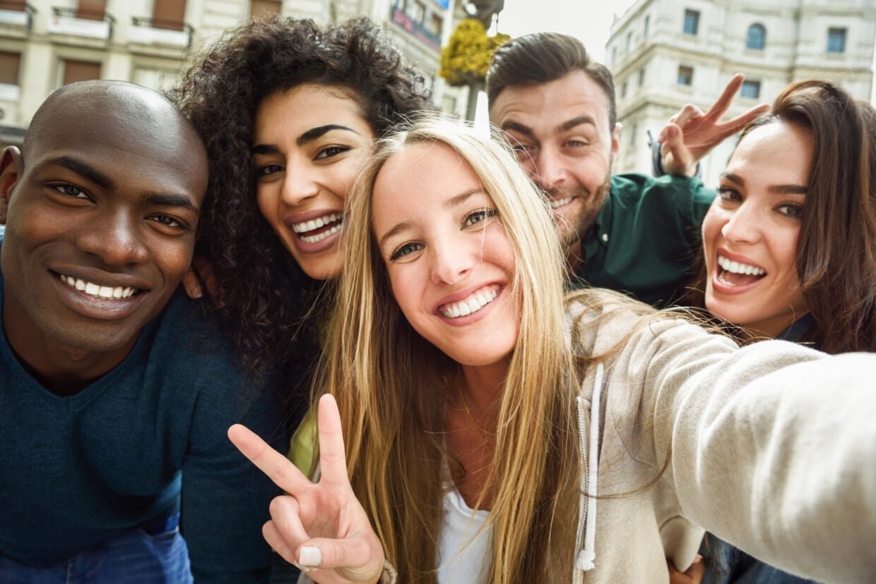 É muito difícil fazer novos amigos depois dos 30 anos. Confira 8 dicas ...